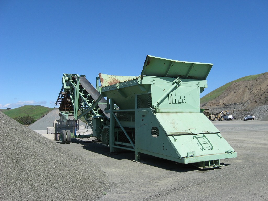THOR Screening Plant #2 - EarthWORKS Machinery Company